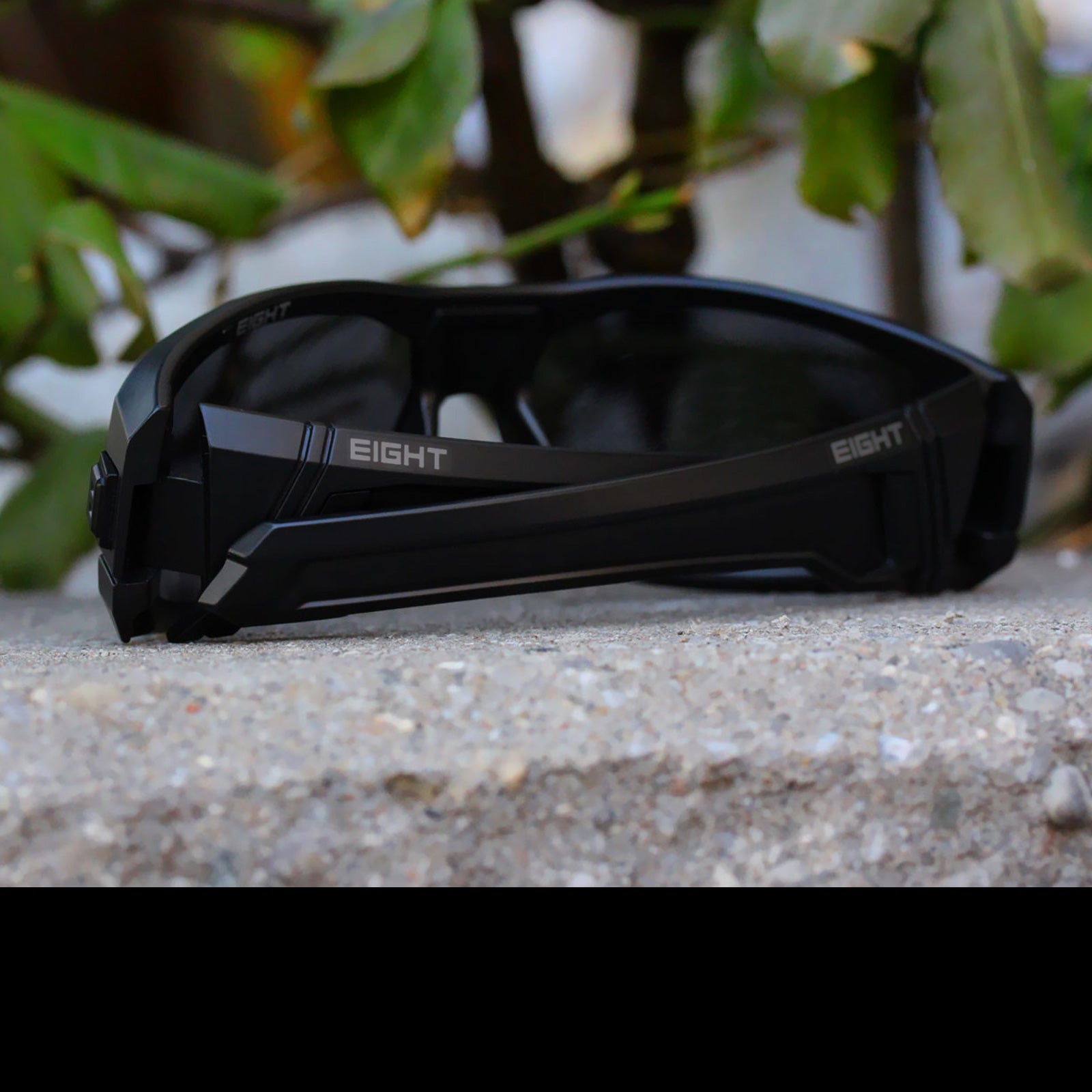 V.1 - BlackOut – EIGHT